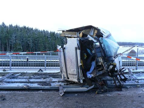 Dálnici D5 směrem na Rozvadov blokuje nehoda - Aktuálně.cz