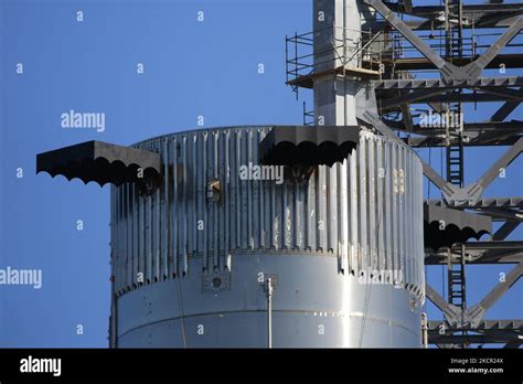 Super Heavy Boosters Massive Grid Fins Similar In Design To Flacon 9