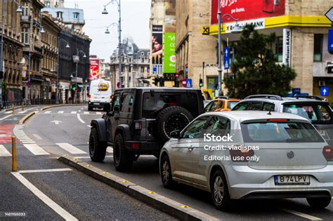 자동차 교통 오염 루마니아 부쿠레슈티의 수도에서 아침과 저녁에 교통 체증 2022 0명에 대한 스톡 사진 및 기타 이미지 0