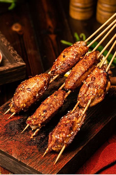烤麻辣鸡中翅烧烤夜宵美食摄影图片