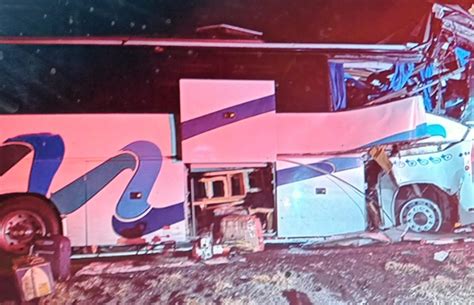 Choque de autobús deja 37 lesionados y un muerto Otros Datos