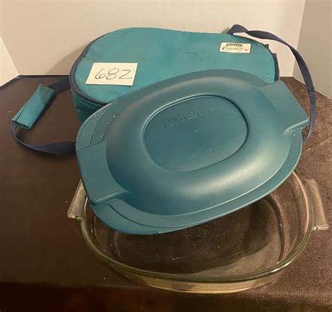 Pyrex Casserole Dish And Carrier
