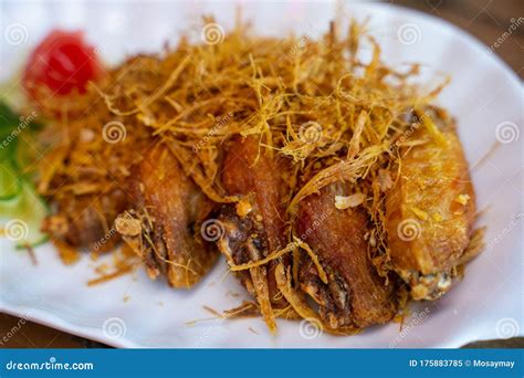 Deep Fried Chicken With Lemon Grass Stock Image Image Of Cook Crispy 175883785