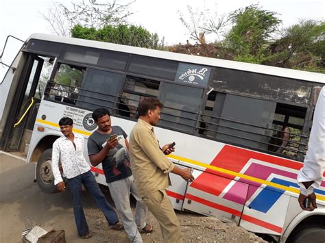Amreli St Bus Hangs In The Middle Of The Bridge Seven Passengers