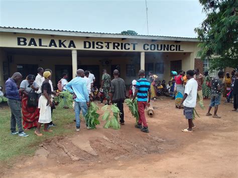Mbindikiro Pa Ofesi Ya Dc Wa Boma La Balaka Wayambika Malawi 24