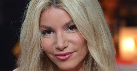 Lola Marois nue en couverture d un magazine et validée par Playboy Purepeople