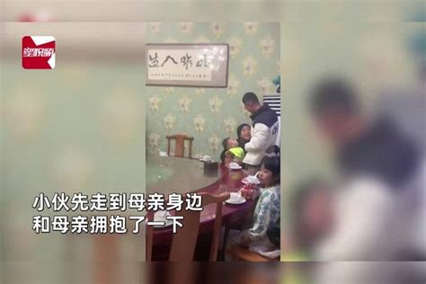 小伙入伍两年第1次回家探亲父子俩激动相拥父亲哭得像个孩子