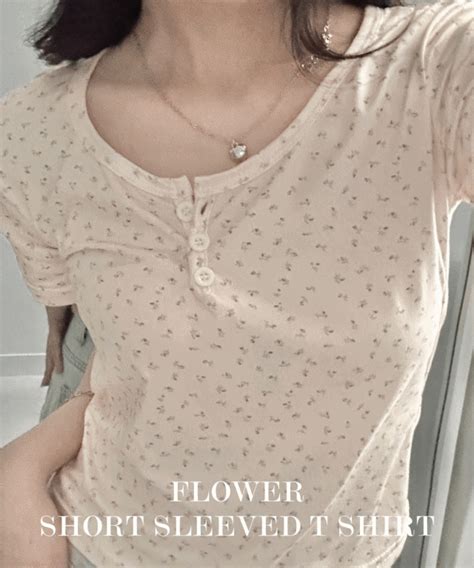 당일🚀최저가 잔꽃무늬 버튼 발레코어 플로럴 반팔 티셔츠 학생 대학생 데일리 데이트 캐주얼 캠퍼스 직장인 여행 수학여행 졸업 개강 방학 여신 모리 증사 졸사 에이블리