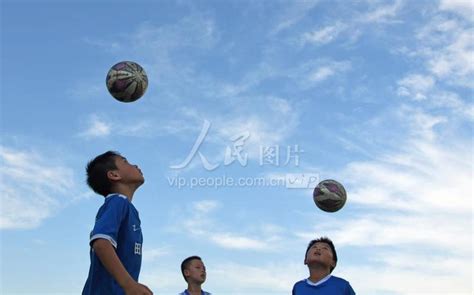 浙江仙居：暑假足球训练正酣 人民图片网