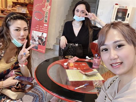 三性女皇👑人妖皇后👸黃楀喬🔱taiwan🇹🇼 On Twitter 期待被我們五朵花玩瘋嗎？快私訊約愛愛，因為你們的女王破天荒第一次