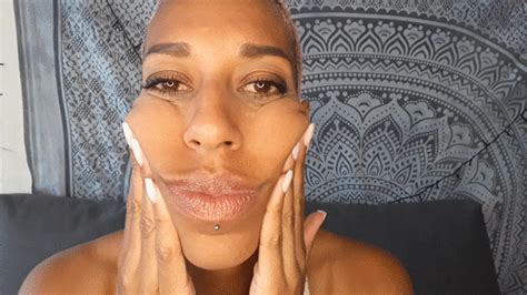 Golden Lace Face Squish 3