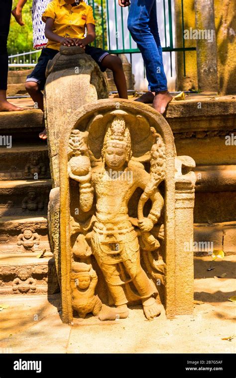 Sri Maha Bo Baum Fotos Und Bildmaterial In Hoher Auflösung Alamy