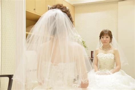 正面も後ろもバッチリ写る♡〔鏡越し〕に撮ったお支度ショットのおすすめアングルまとめ Marry マリー Strapless