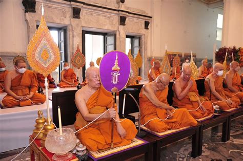 “สองพระสมเด็จ” ร่วมเจริญพระพุทธมนต์ถวายองค์หลวงพ่อพุทธโสธร ถวายพระราชกุศลแด่ “สมเด็จพระเทพฯ