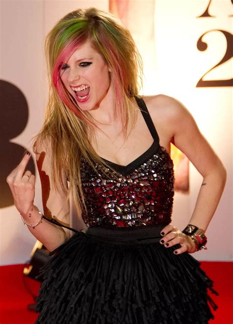 Los Mejores Looks Retro De Avril Lavigne Avril Lavigne Colombia