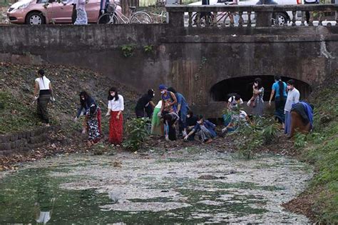 Dvb ဝန္ႀကီးခ်ဳပ္ ဦးၿဖိဳးမင္းသိန္း ရန္ကုန္တကၠသုိလ္အတြင္း စုေပါင္းသန္႔ရွင္းေရး ျပဳလုပ္