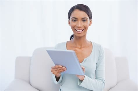 Premium Photo Smiling Attractive Woman Using Her Digital Tablet