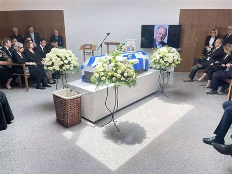 Makeleio Gr On Twitter ΠΟΙΟΣ ΚΕΡΑΤΑΣ ΕΒΑΛΕ ΠΑΝΩ ΣΤΟ ΚΟΥΦΑΡΙ ΤΟΥ