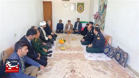 تجلیل امام جمعه و فرمانده سپاه ناحیه چگنی از مادر شهید سید علی اکبر موسویعکس