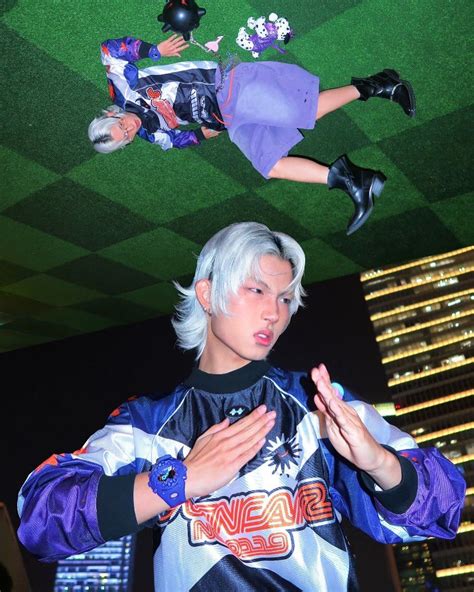 Killua On Instagram 🤺现在拍照都整上特技了？ 最像特工的一集🥷 今天精神状态堪忧🥊一下假斯文一下干架hh And今天一边走一边爆装备啊啊啊 随地大小拍 创意拍摄