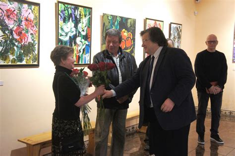 Художников авангардистов выставившихся в Кириллове поздравил Министр