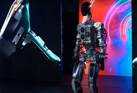 Unocero Te Presentamos A Optimus El Robot Humanoide Creado Por Elon Musk