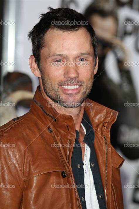 Entrenamiento Con Aviso De Quemadura De Jeffrey Donovan Jeffrey