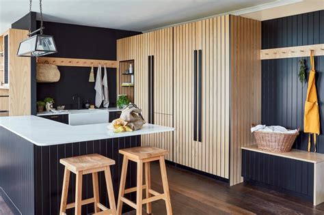 Ryburgh Distinctive Oak Black Utility Bar