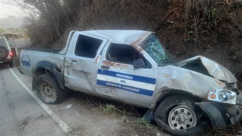 Conductor de vehículo del Estado sufre aparatoso accidente en la