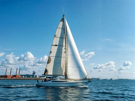 Qué Es y Cómo Funciona un Velero o Embarcación a Vela