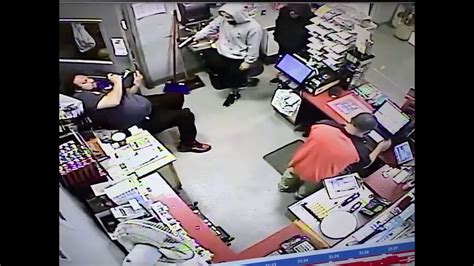 Los Angeles Area Gas Station Held Up At Gunpoint Suspects Steal 4k