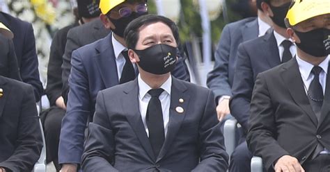 봉하마을 찾은 김기현 통합 정신 아쉬워 노무현 뜻 이정표 삼아야