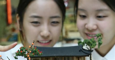 가을이 무르익는 초가집과 기와집