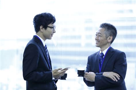 その「常識」は本当に正しい？日本社会に浸透するビジネスマナー・しぐさを検証してみる U Note ユーノート 仕事を楽しく、毎日を