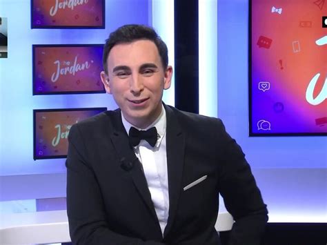 Jordan De Luxe l intervieweur de C8 dévoile son salaire surpren