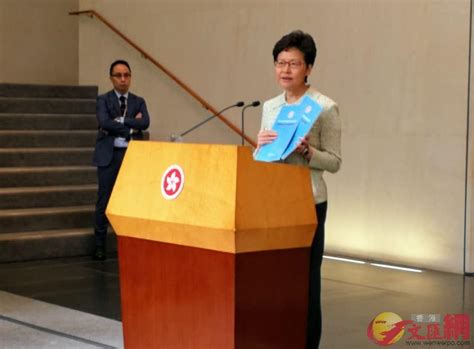 施政報告天藍色封面 林鄭月娥冀雨過天晴重新出發 香港文匯網