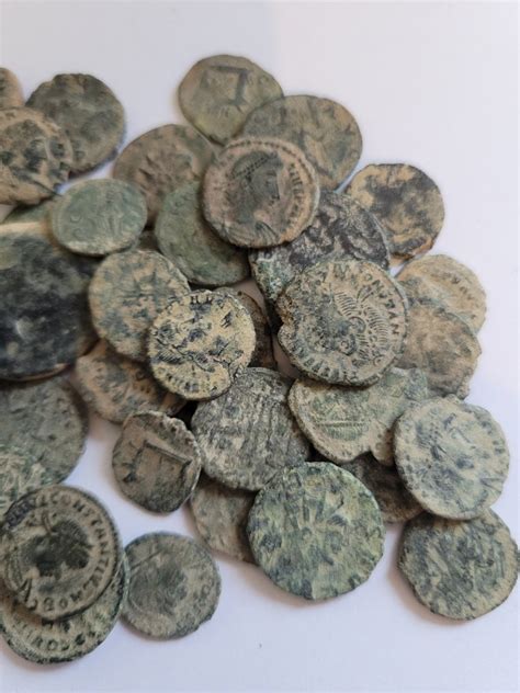 Imperio romano Lot de 45 bronzes romains belle patine maghrébine vers