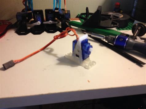 Archivo STL Gratis Soporte Para Servo Vertical Para Servo TowerPro