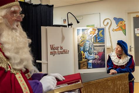 Sinterklaas Brengt Vreugde Naar Kinderen In Azc Oisterwijk Met Stichting Wolkentheater Oozo Nl