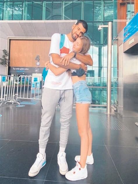 İlayda Akdoğan Ve Roham Kabir Ayrıldı