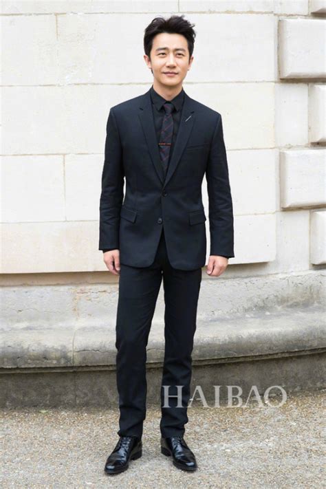 喝喝小酒愉快看秀，黄轩在2018春夏巴黎男装周迪奥·桀傲 Dior Homme 秀场如是说