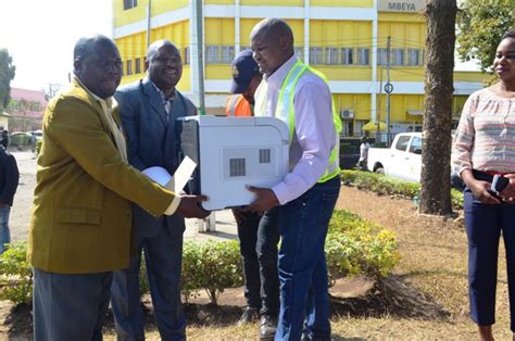 Tbl Mbeya Yatoa Msaada Wa Vitendea Kazi Mashuleni Full Shangwe Blog