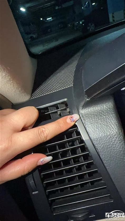 一汽丰田锐志工作台多处开裂反光发粘 新浪汽车