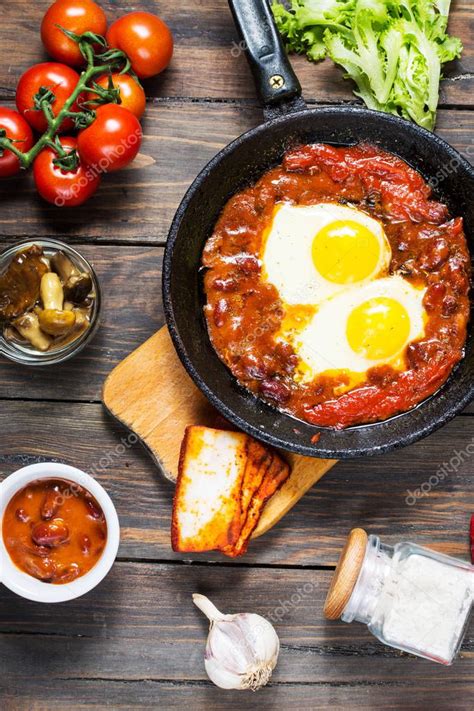 Shakshuka Huevos Fritos En Salsa De Tomate En Sart N De Hierro Comida