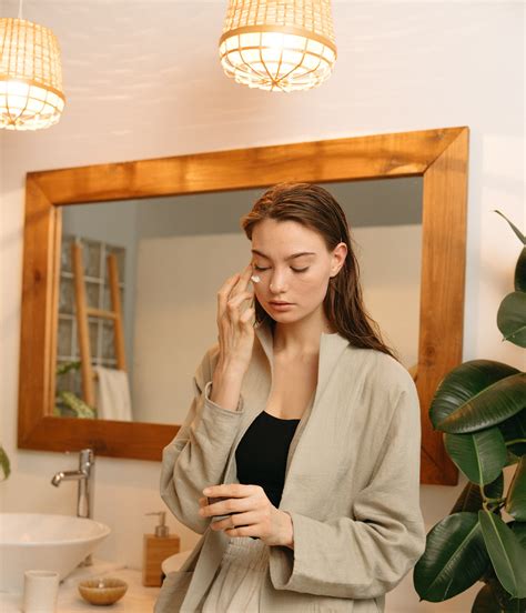 HOW TO MAKE USE HOMEMADE PIMPLE PATCHES