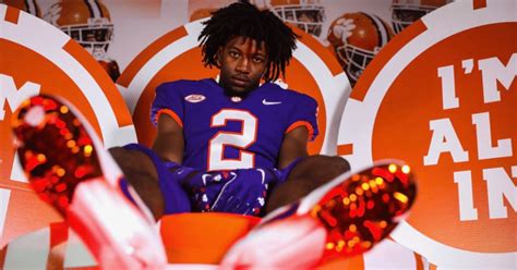 Versatile Cb Shelton Lewis Officially Signs With Clemson