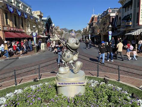 Photos Mickey And Minnie Platinum Statues Appear At Disneyland Park