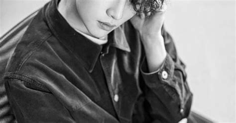 사진 연인 김윤우사색에 빠져