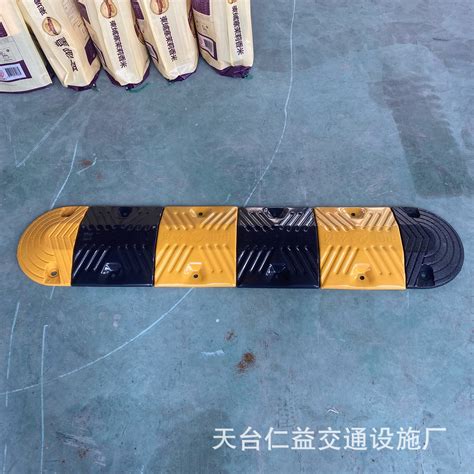 道路减速带减速带的种类道路减速标线大山谷图库