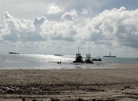 Nelayan Minta Aparat Tertibkan Ponton Depan Muara Air Kantung